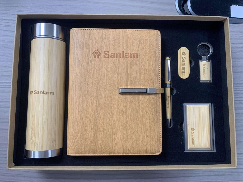 Custom Logo Luxury Corporate Gift Set 2024 | Vorson Giveaways